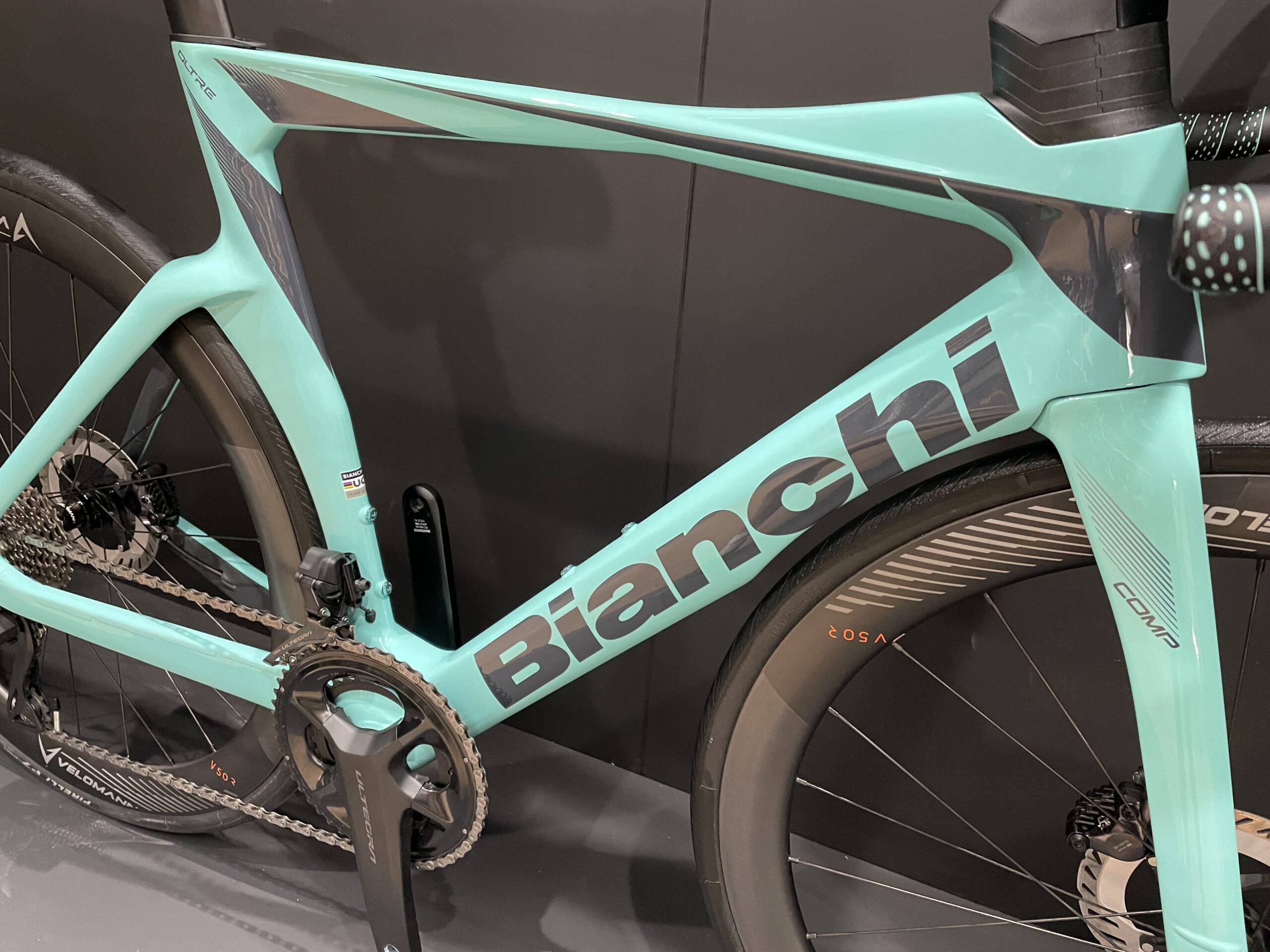 Bianchi Oltre Comp Di2 Carbon Disc Road Bike 2024 55cm WeBuyCycle Store